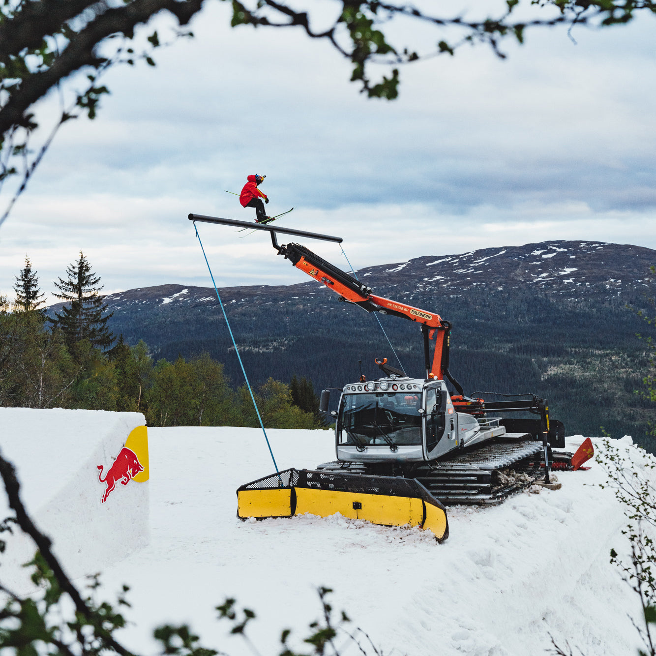 JESPER TJADER - UNRAILISTIC 2 – Forecast Ski