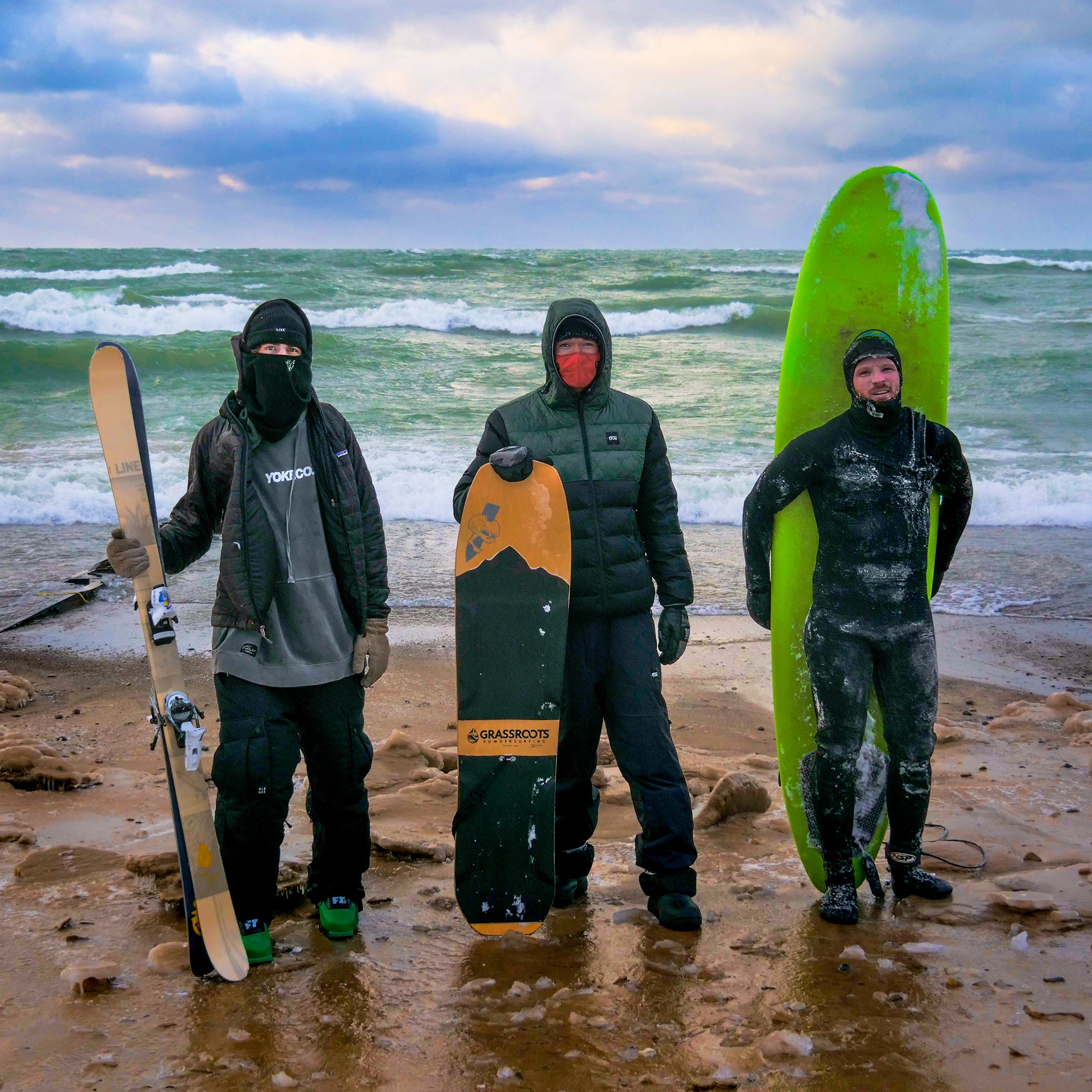 LINE TRAVELING CIRCUS - SMELLS AND SWELLS – Forecast Ski